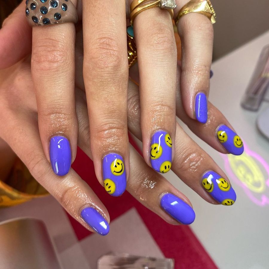 Vogue Portugal | #nailinspiration: very peri em 18 imagens de inspiração