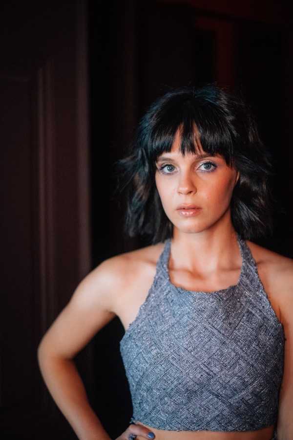 Getting Ready | Helena Caldeira na première de "Rabo de Peixe" | Vogue ...