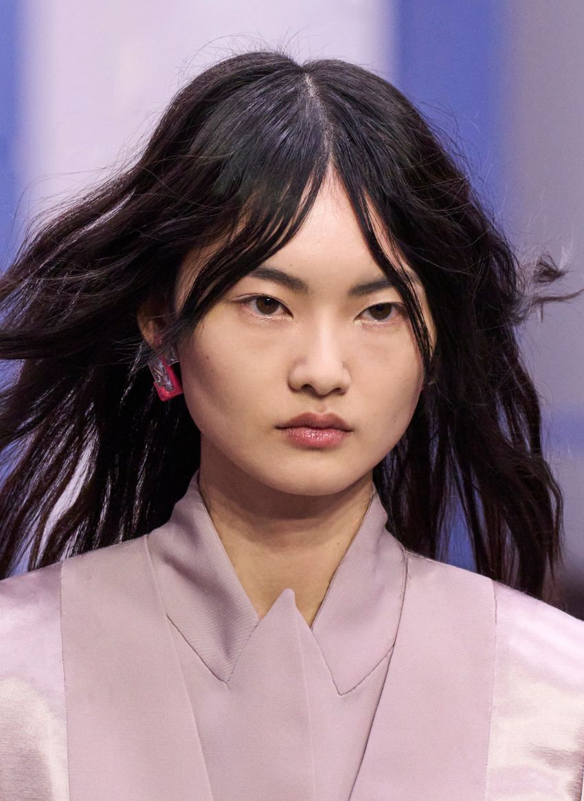 Combater o frizz no cabelo: as dicas e produtos essenciais | Vogue Portugal